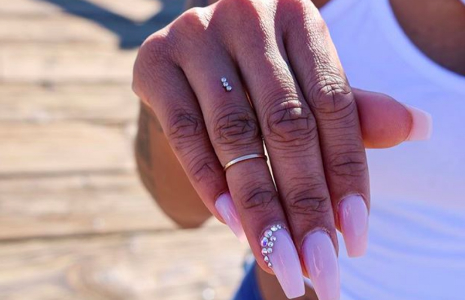 Angoti elhumuge badhalugai ingileegai indhanee | Mihaaru