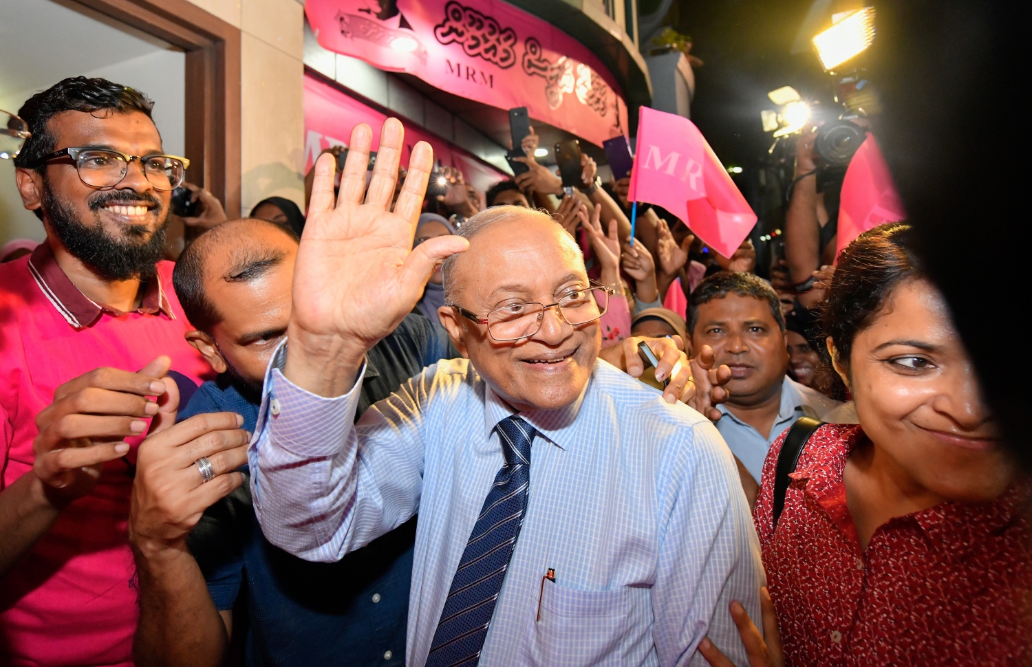PHOTO GALLERY: Raees Maumoon aai Faris Maumoon minivanvun | Mihaaru