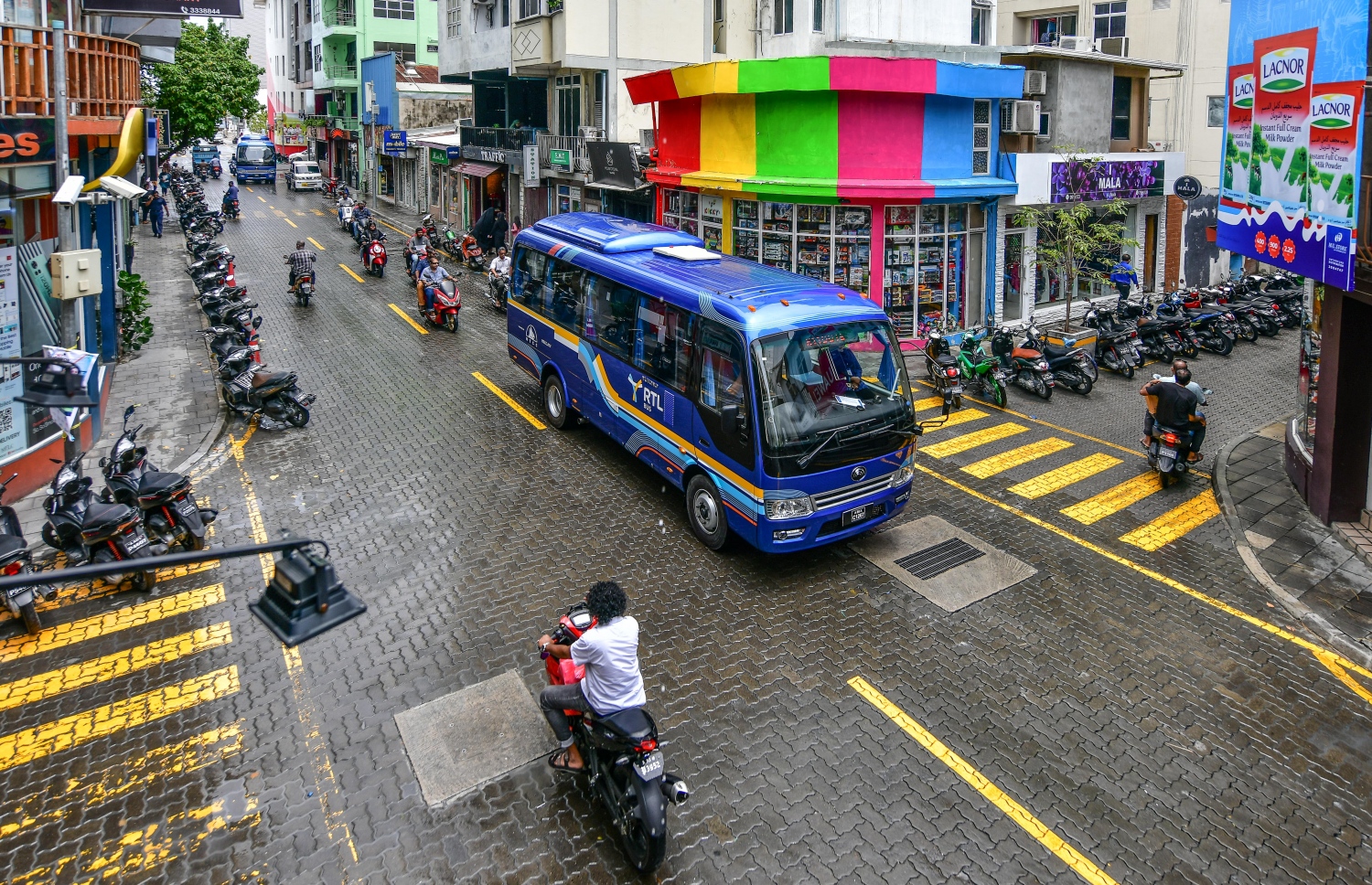 PHOTO GALLERY: Male gai mini bus ge dhathuruthah alun feshun. | Mihaaru