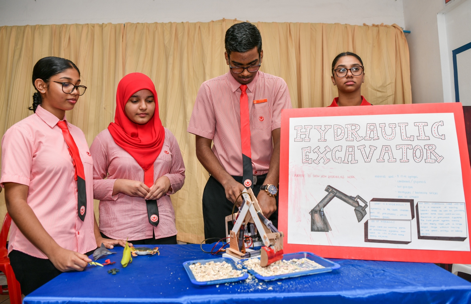 PHOTO GALLERY: Iskandhar School ge stem fair | Mihaaru