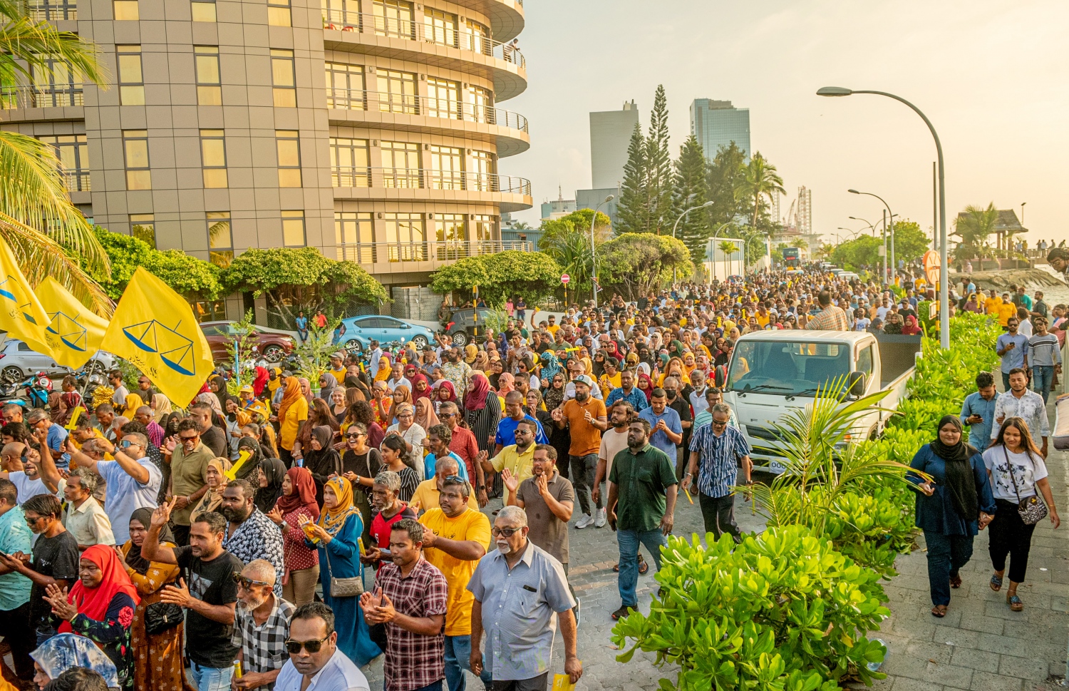 PHOTO GALLERY: MDP ge Riyaasee Primary: 2 Candidatunge campaign ge ...