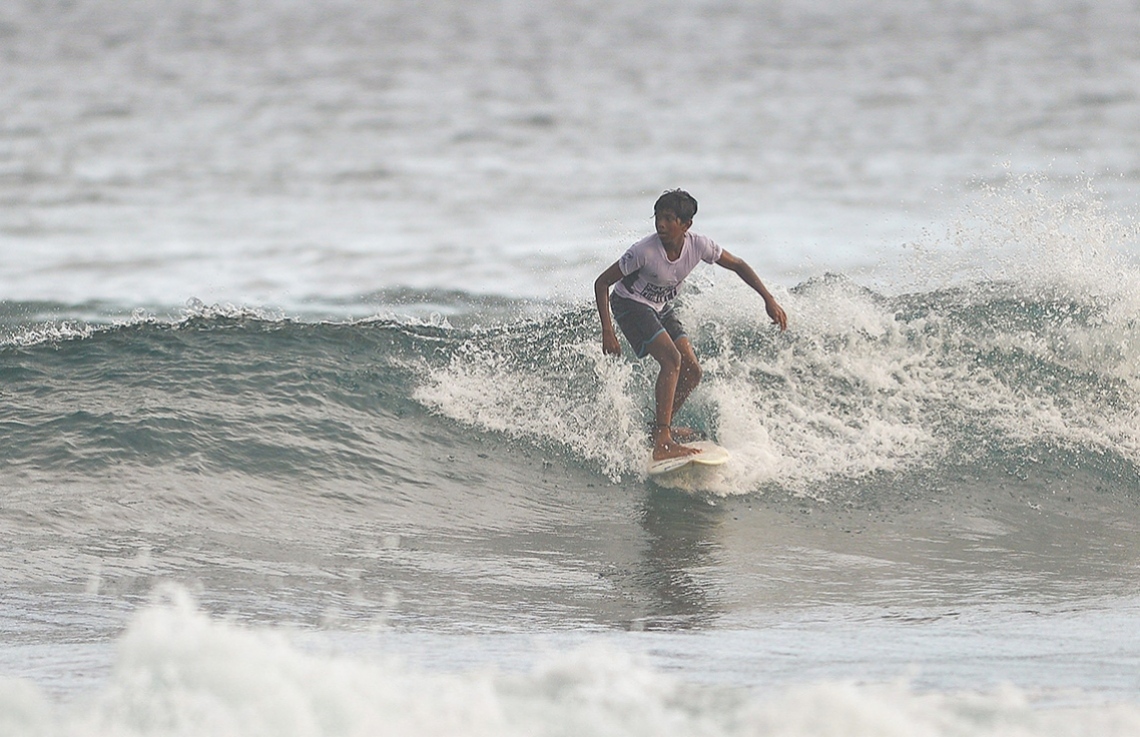 Rising surfer Kayan: at ease in the sea even before he could walk - The ...