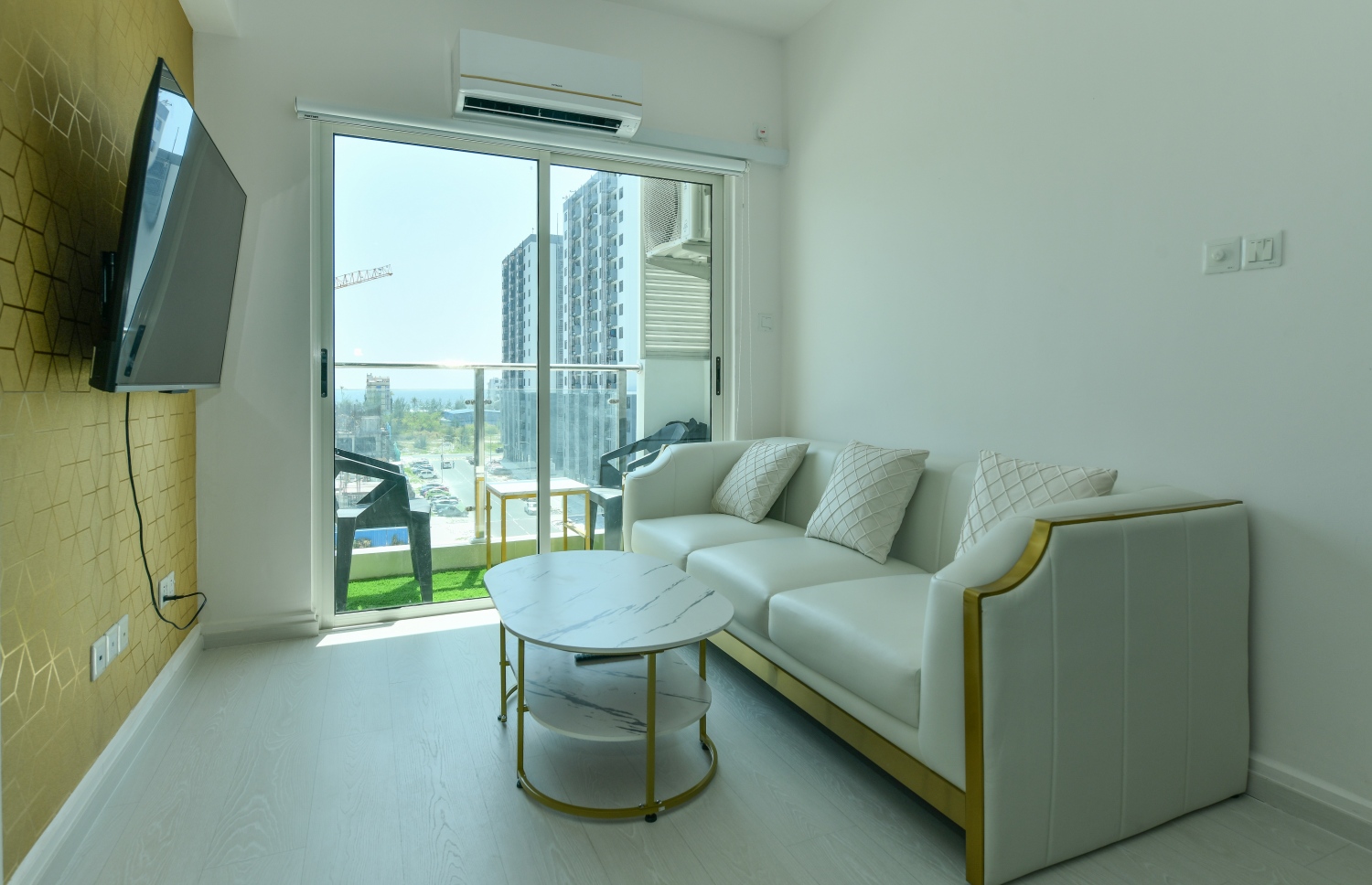 PHOTO GALLERY: MWSC ge muvazzafunnaa flat havaalu kurun | Mihaaru