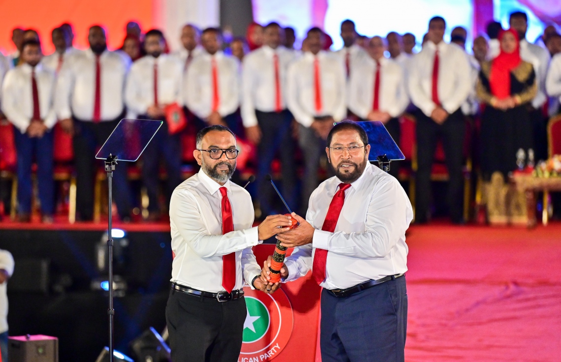 PHOTO GALLERY: JP ge riyaasee ticket Qasim aa havaalu kurun | Mihaaru