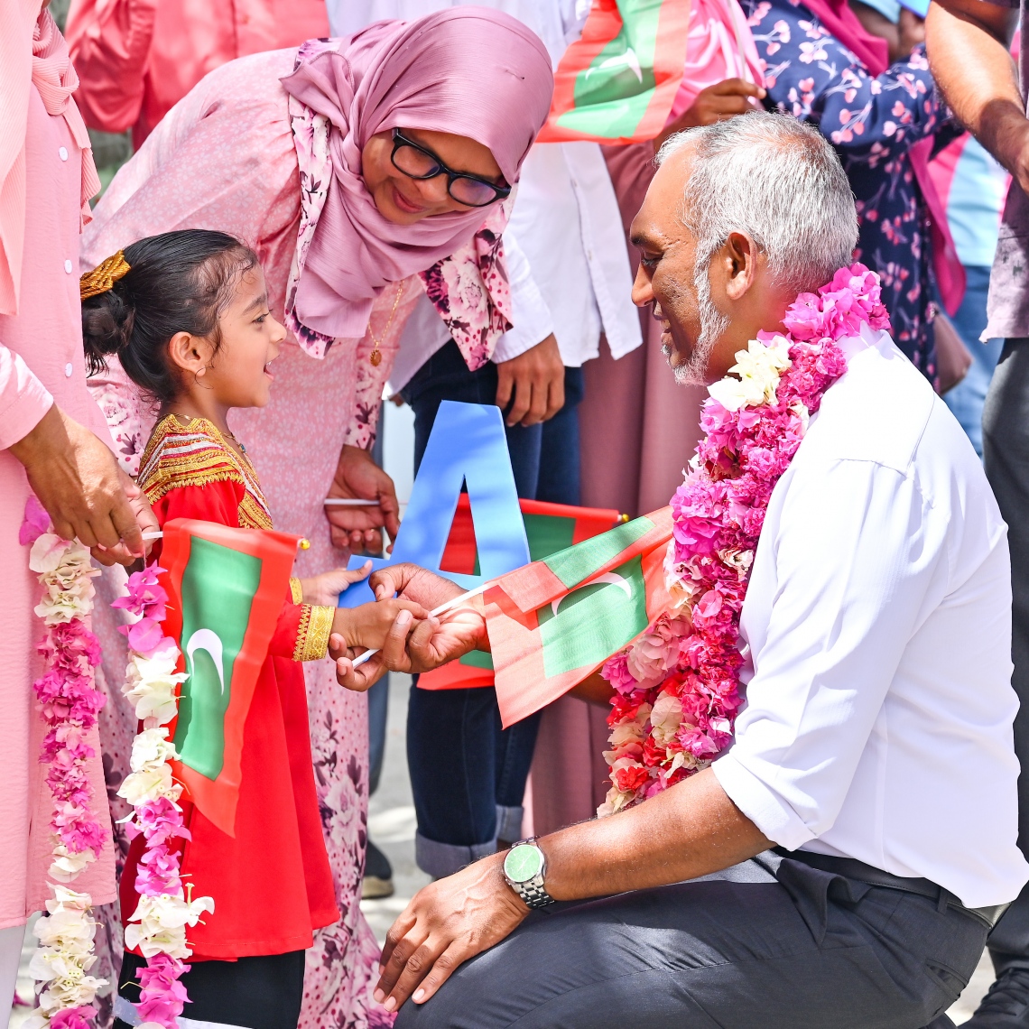 PHOTO GALLERY : Dr. Muizzu Gdh. Atholhah kurevvi campaign dhathuru | Mihaaru