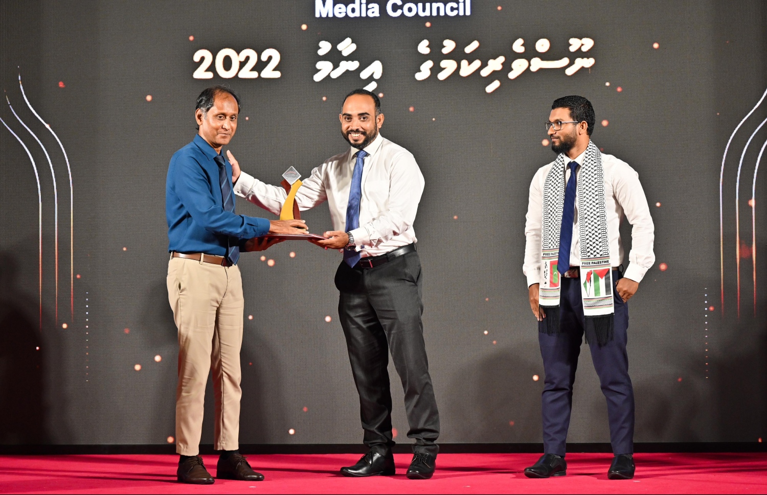 Multiple accolades for Mihaaru at Journalism Awards 2022, Hiriga Zahir ...