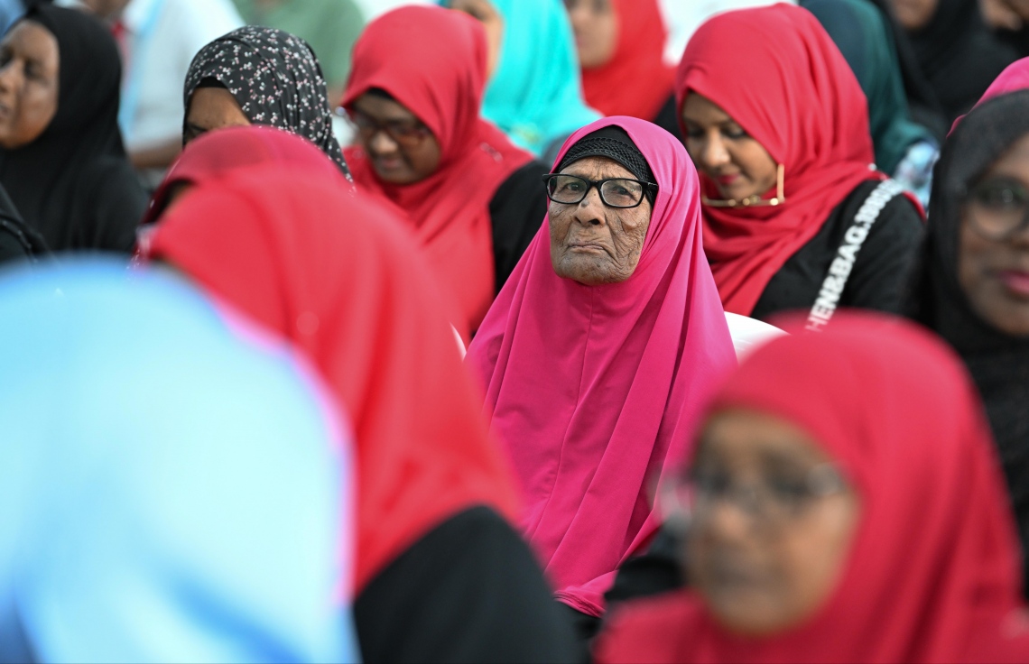 PHOTO GALLERY: Raees muizzu thaa. guraidhoo rayyithunaa bahdhalukrehvun ...