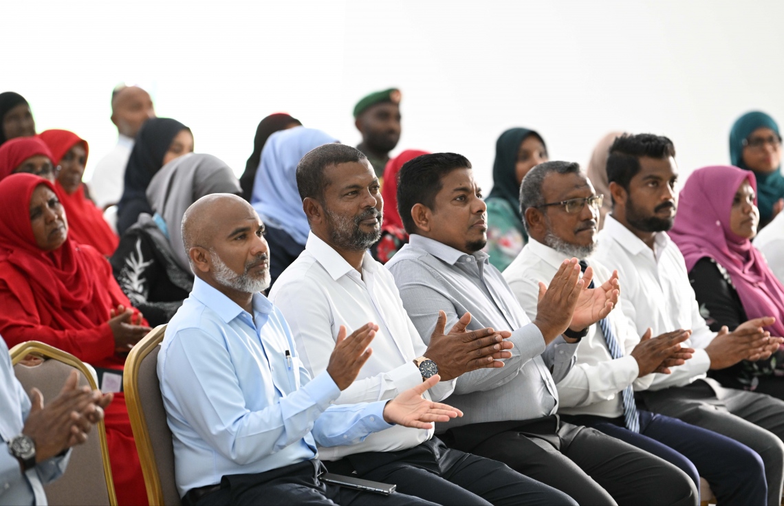 PHOTO GALLERY: Raees muizzu thaa. guraidhoo rayyithunaa bahdhalukrehvun ...
