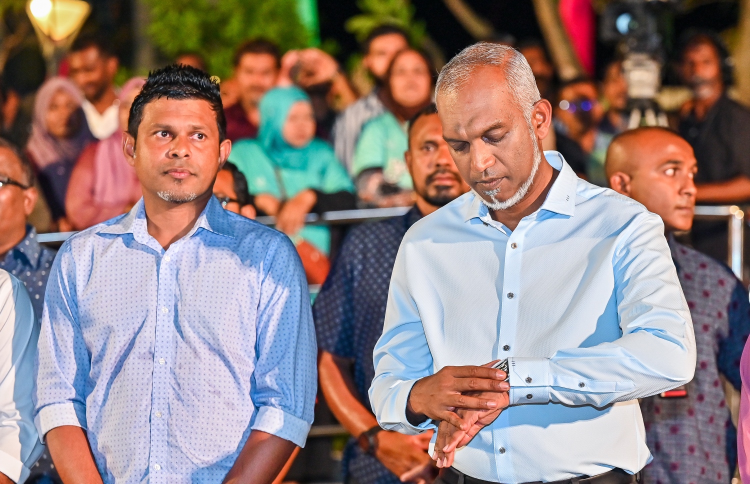 PHOTO GALLERY: Raees baiverivevadaigen Hiya flat sarahadhugai beyyvvi ...