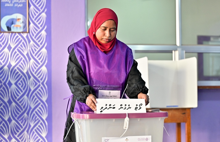 Polling queues closed - The Edition