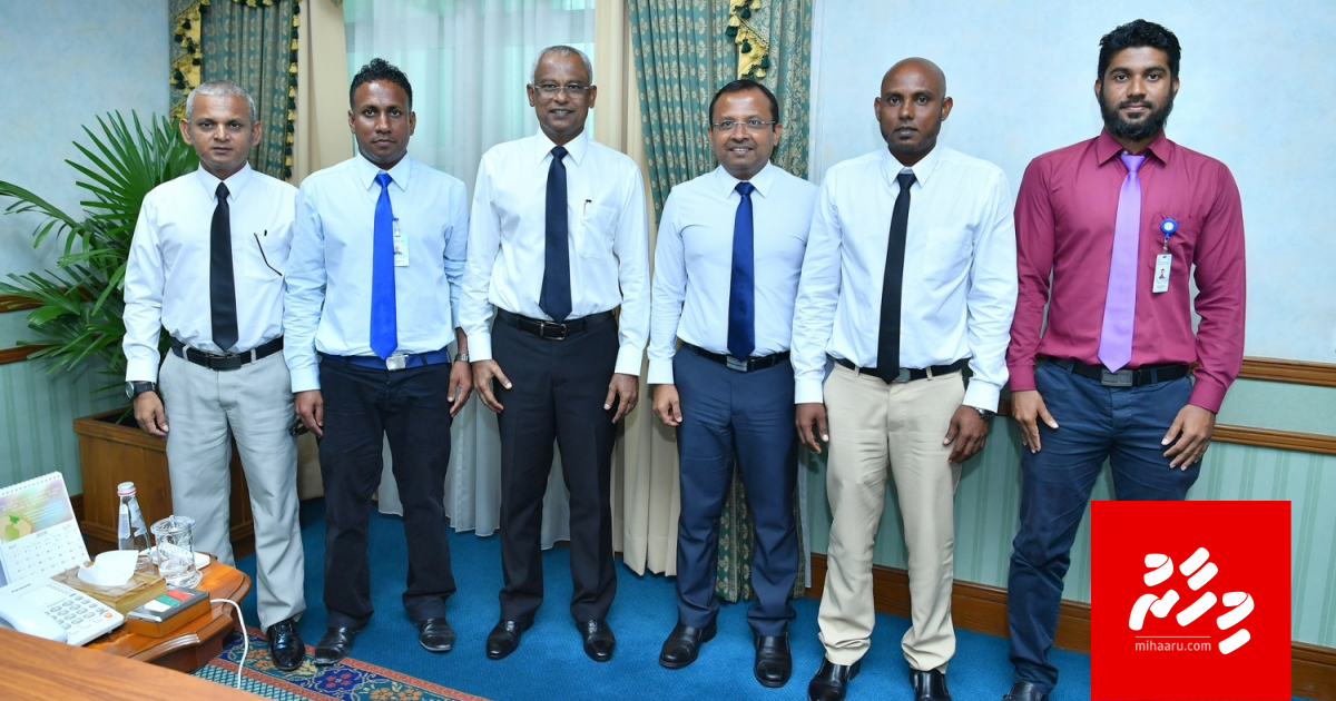 Kinbidhoo- Veymandoo gulhaalumuge vaudhu Raeesah handhaankohdheefi ...