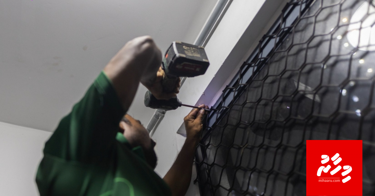 Hiya tower thakuge furathama floor ge kuda dhorun beyrah nufeybey goiy ...