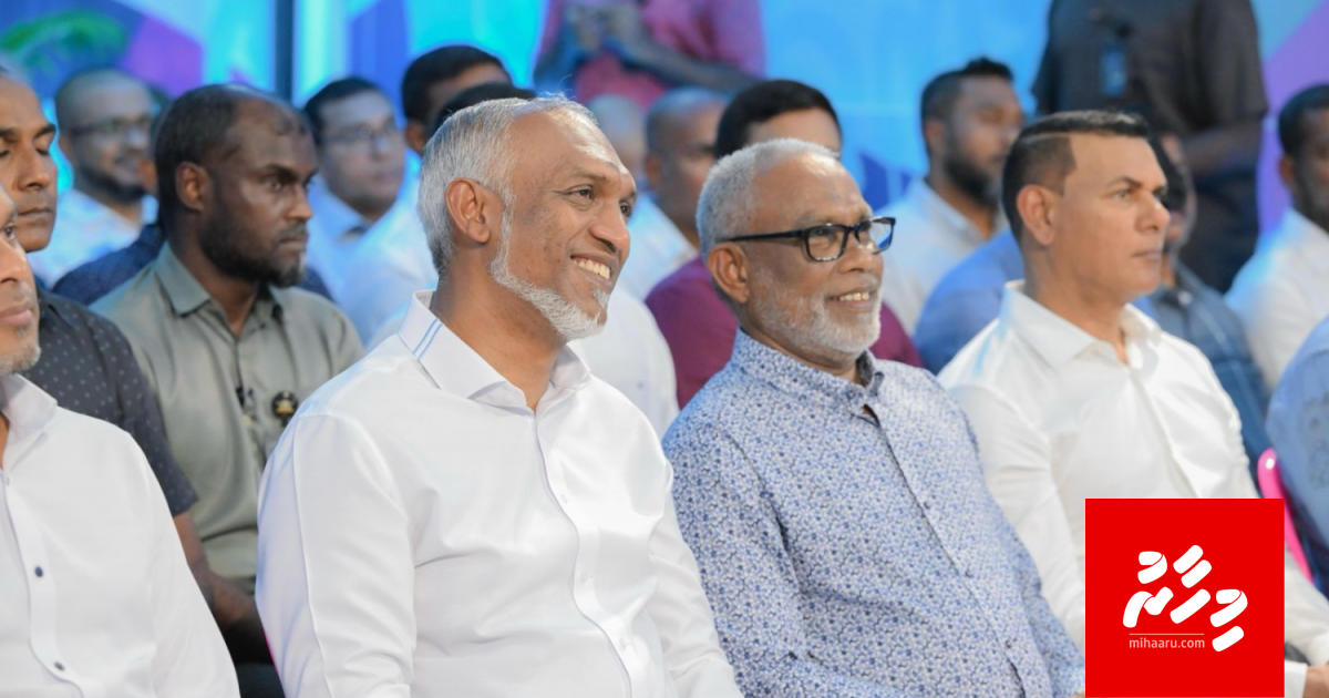 Raees Muizzu aai Majlis Raees Abdulraheem bahdhalu kuravvaifi | Mihaaru